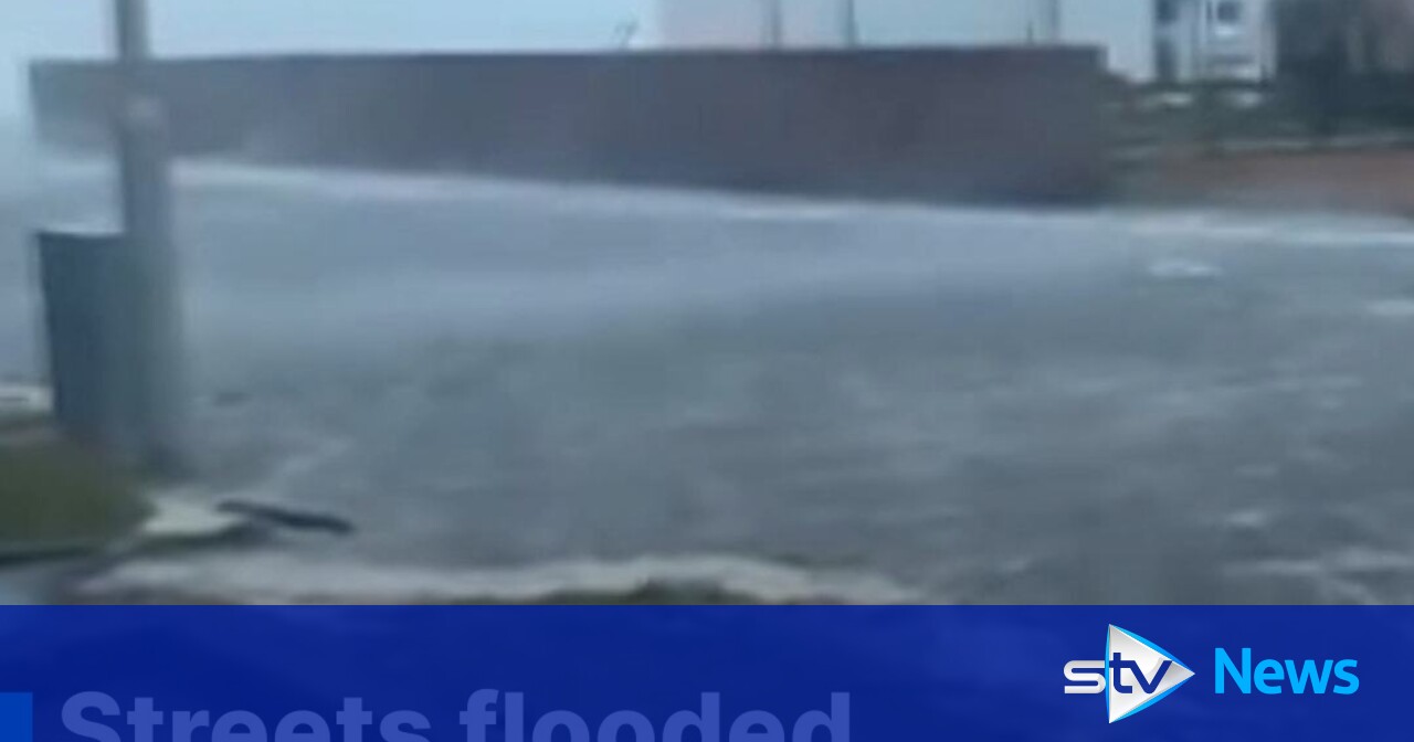 Streets flooded as Troon hit by Storm Eowyn | STV News