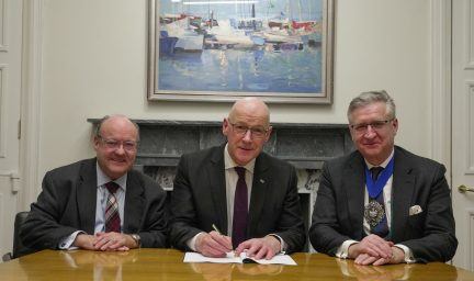 First Minister signs agreement with City of London to bolster finance ...