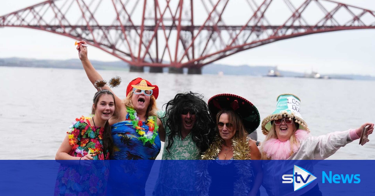 Thousands brave freezing Forth for annual Loony Dook | STV News