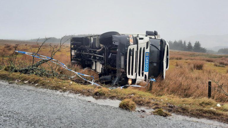 Storm Eowyn: Lorry overturns on M8 Kingston Bridge as hurricane-force winds batter Scotland ...