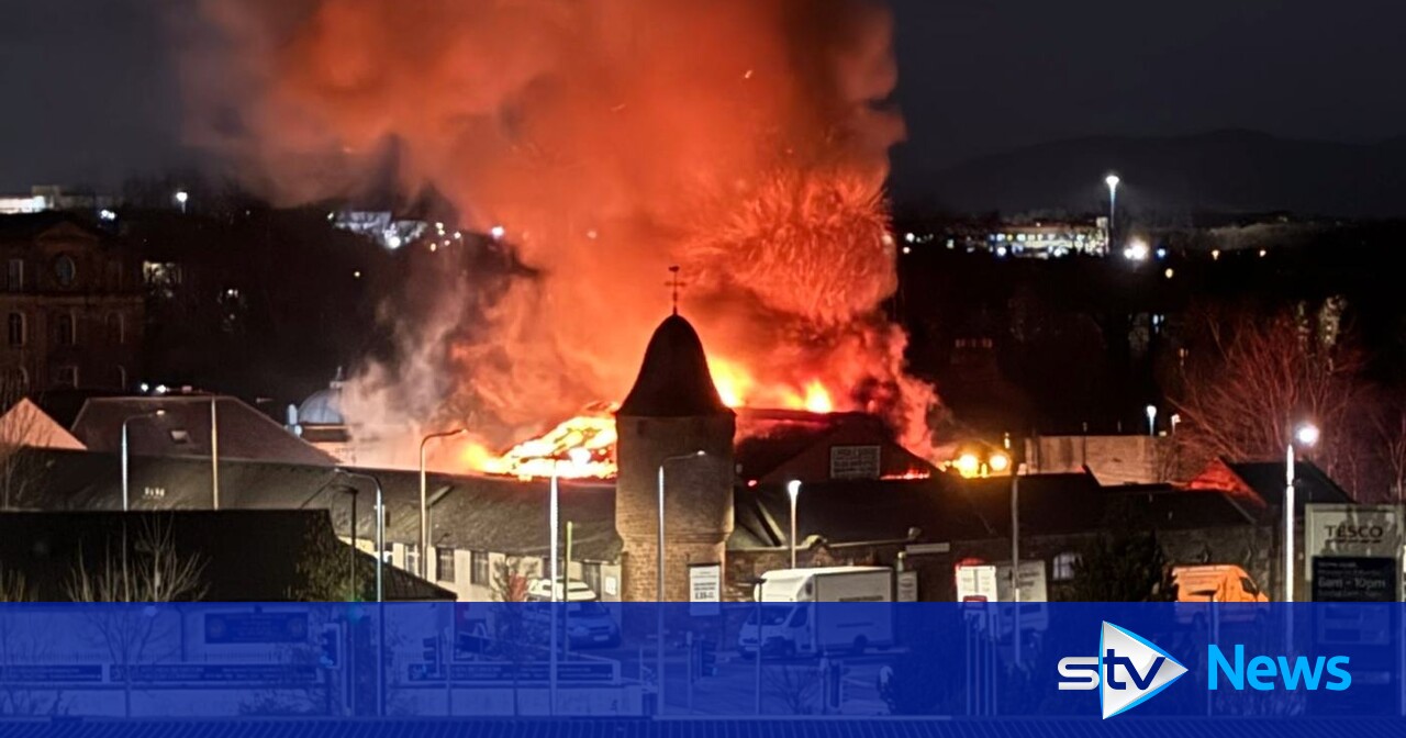 'Keep windows and doors closed': Firefighters tackle blaze in ...