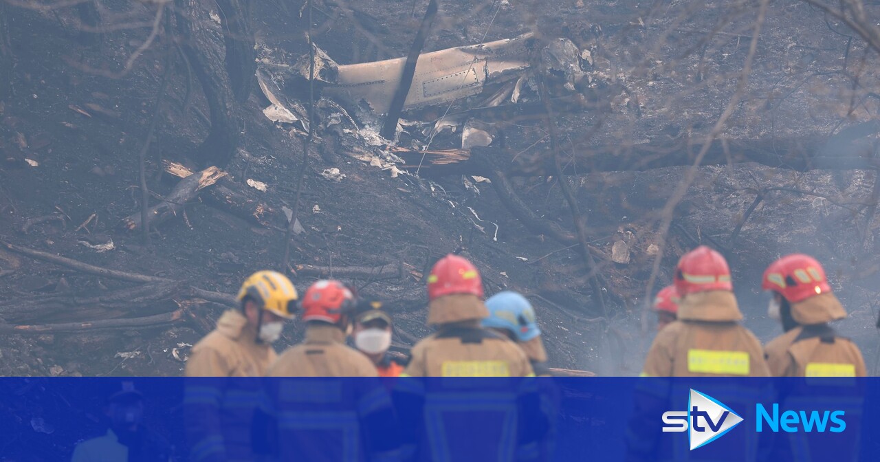 Helicopter pilot among dead as South Korea battles wildfires | STV News