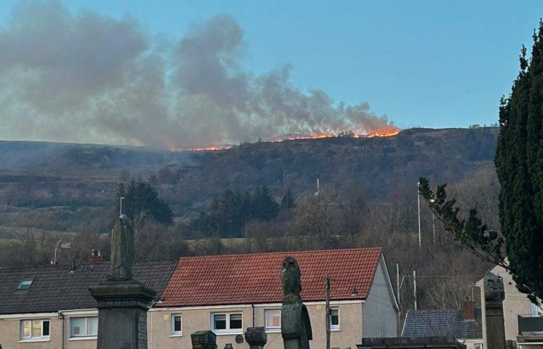Wildfire breaks out in Kilpatrick Hills amid ‘extreme risk’ alert ...