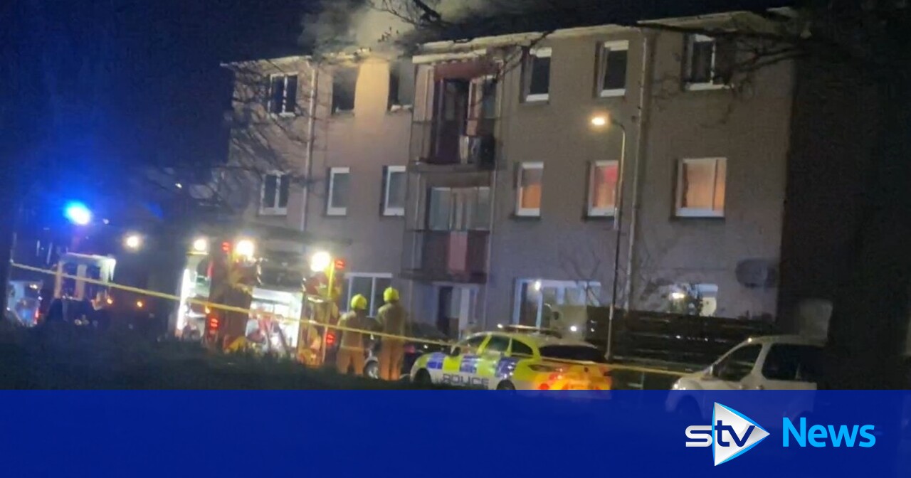 Early morning Edinburgh flat fire forces 19 people to flee homes | STV News