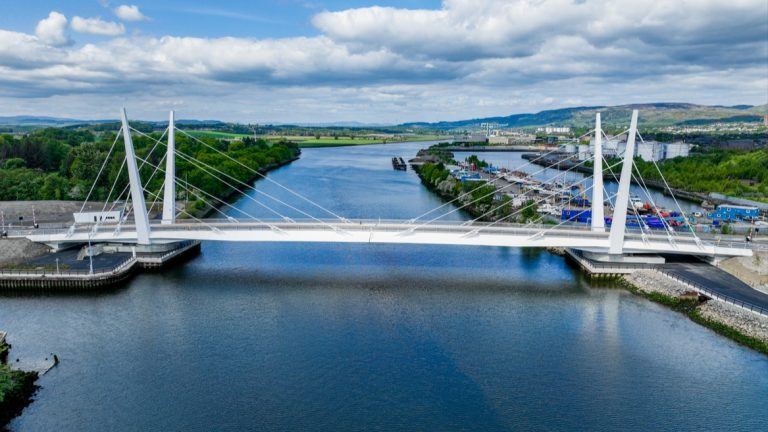 Renfrew Ferry stops permanently due to new bridge opening | STV News