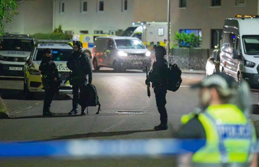 Man arrested after armed police lock down street in Moray | STV News