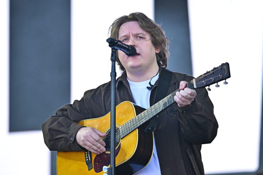 Lewis Capaldi returns to stage in Glastonbury 'surprise' set | STV News