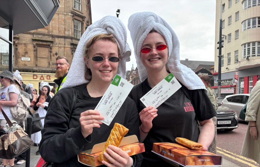 Winners of Lewis Capaldi look-a-like contest crowned in Glasgow | STV News