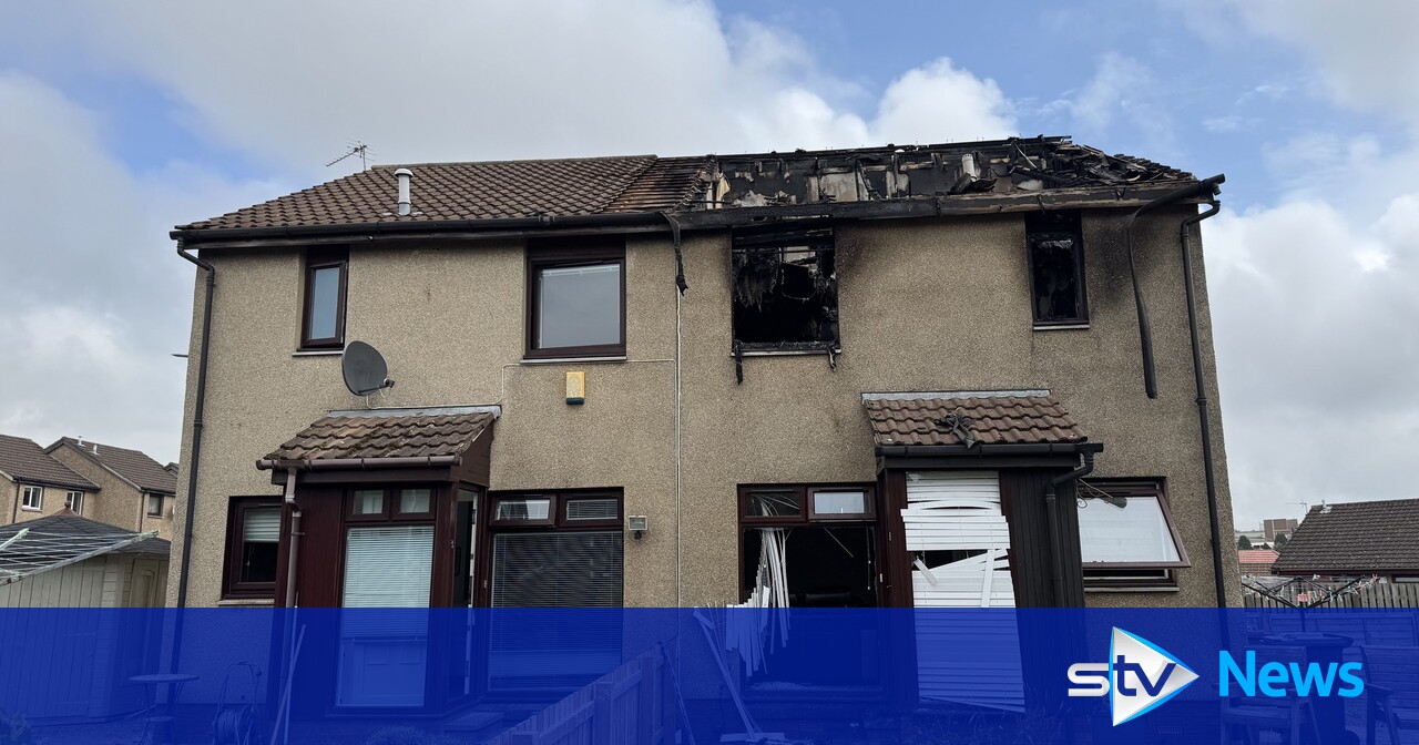 Neighbours flee as early morning blaze destroys Dundee home | STV News