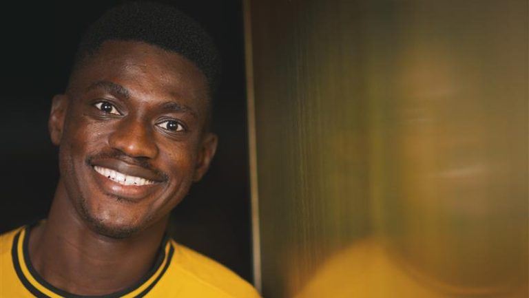 Scottish Cup winners Aberdeen parade trophy through city on open-top ...
