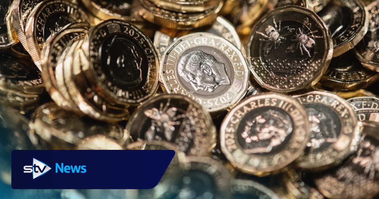 Last batch of rare final Queen Elizabeth II £1 coins entering ...