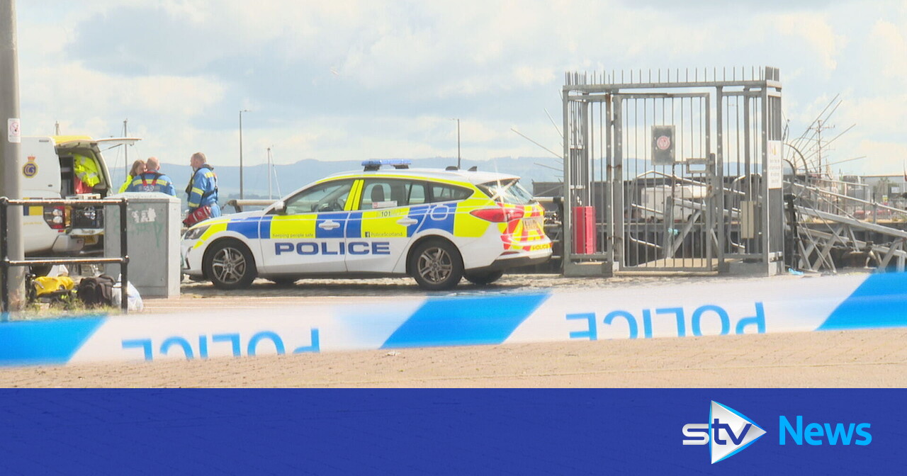 Suspect flees scene in boat after police officer 'assaulted' at ...