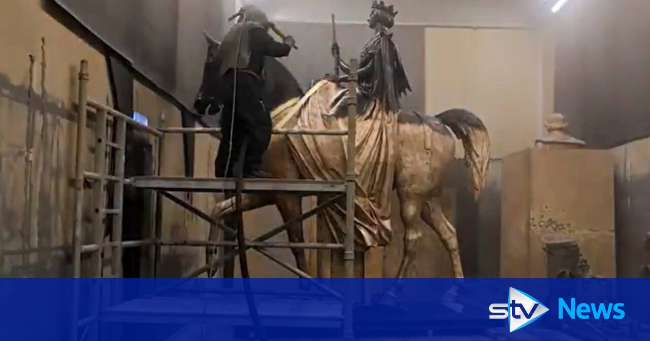 WATCH: Bronze Queen Victoria statue restored to former glory amid ...