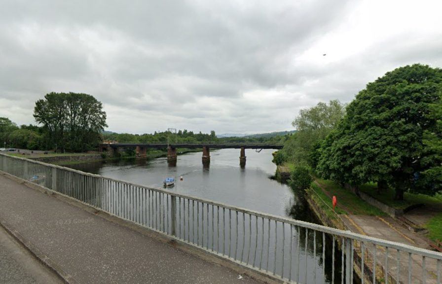 Tony Ferns: Murder victim collapsed in partner's arms after attack ...