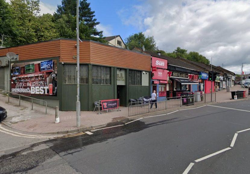 Hunt for man on crutches after machete attack in Springburn pub | STV News