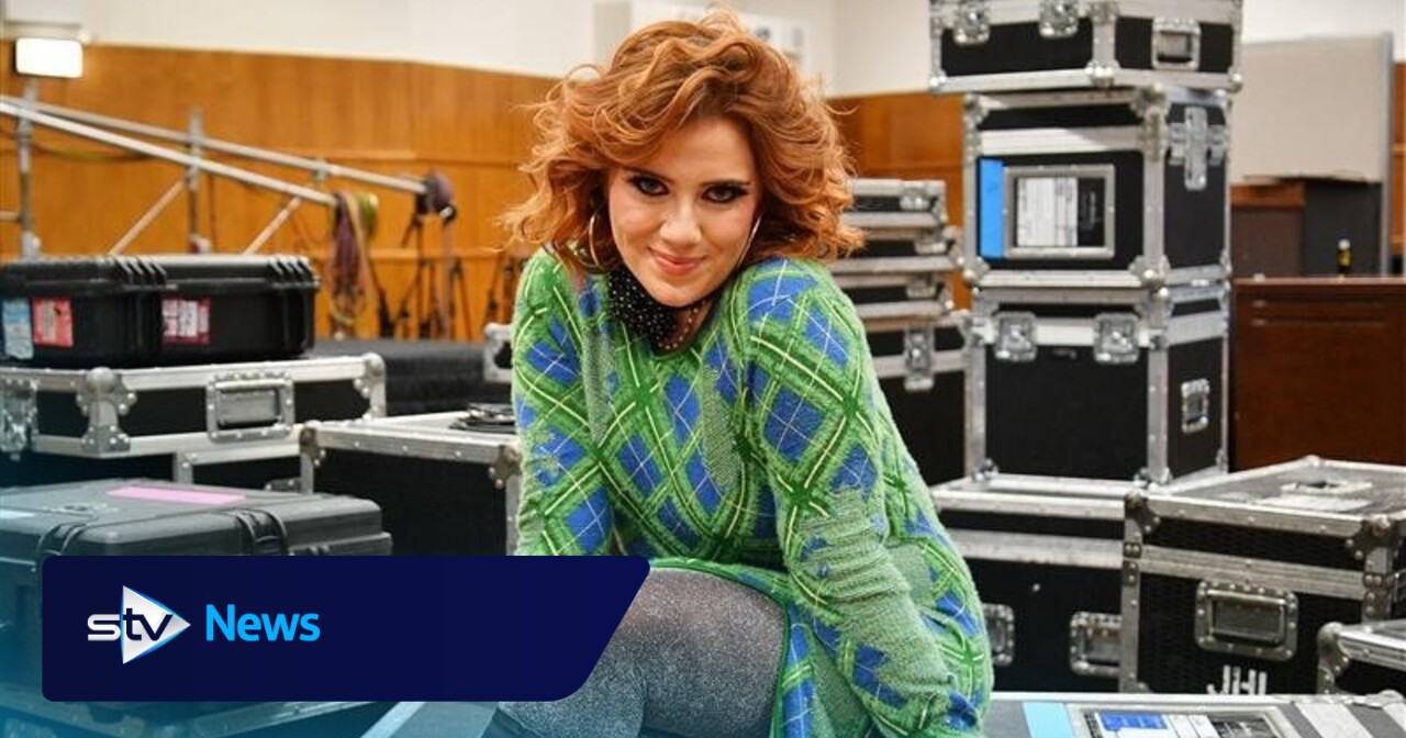 Irish singer CMAT postpones UK tour due to infected wisdom tooth | STV News