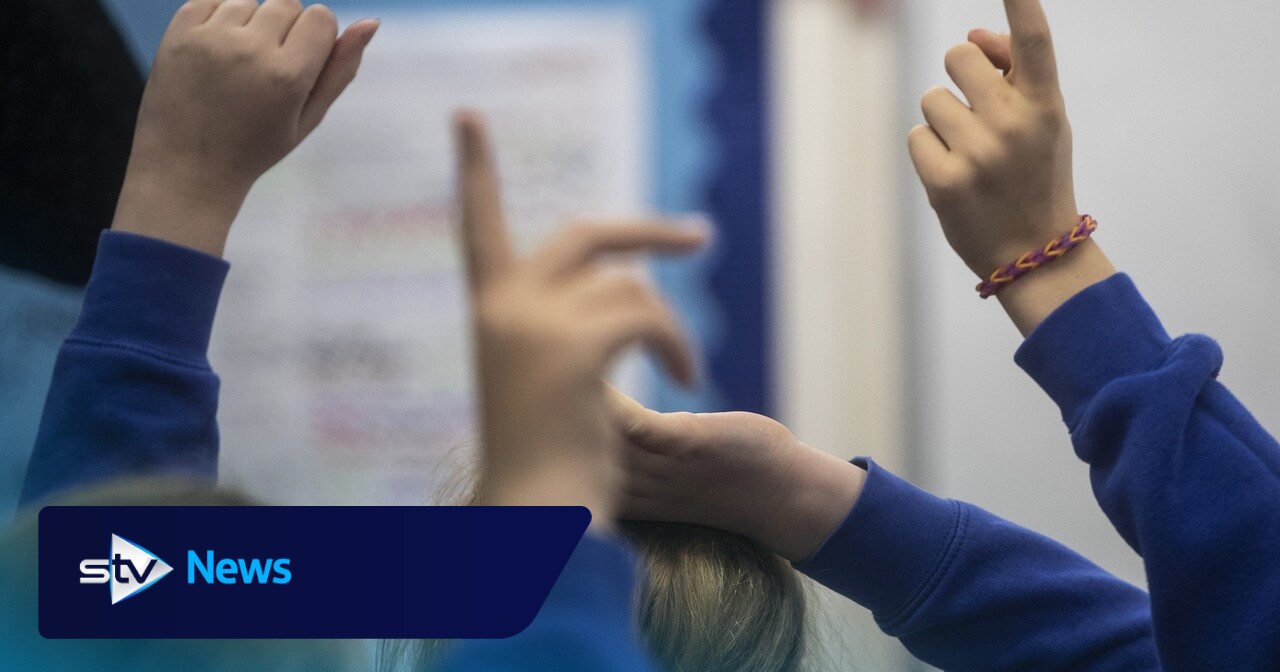 Scottish teaching panel accepts pay deal from Cosla | STV News