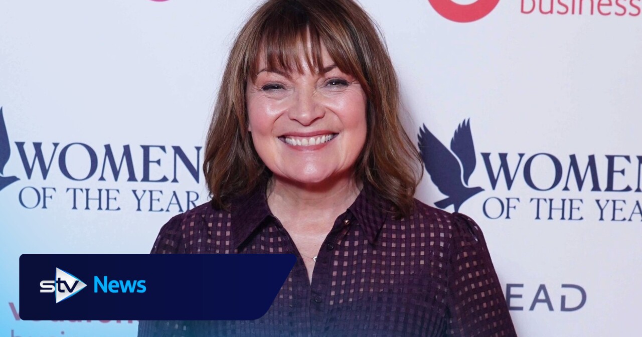 Lorraine Kelly sends ‘all her love’ to Davina McCall after breast cancer news | STV News