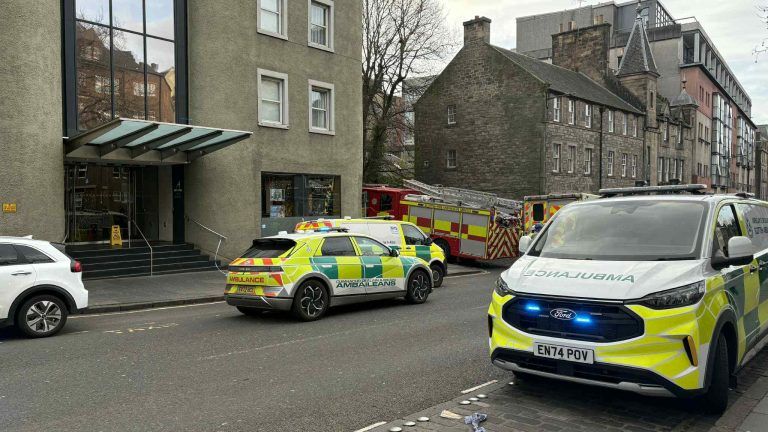 Edinburgh's Grassmarket closed due to ongoing flat fire | STV News