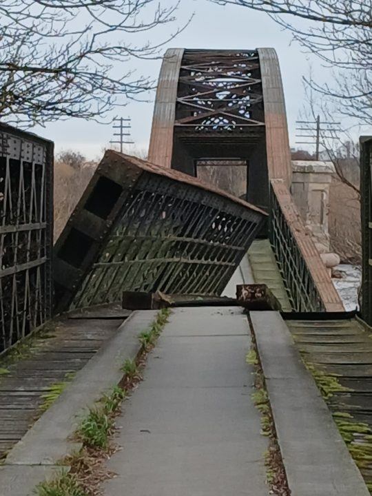 Historic rail bridge Garmouth Viaduct collapses into River Spey | STV News