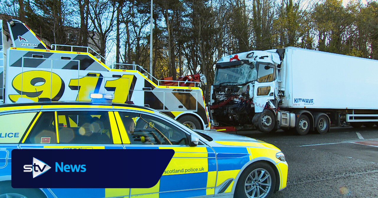 Two lorries and bus crash during rush hour in Edinburgh | STV News