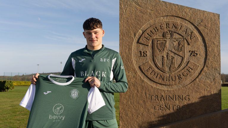 Hibernian confirm signing of teenage forward Owen Elding | STV News
