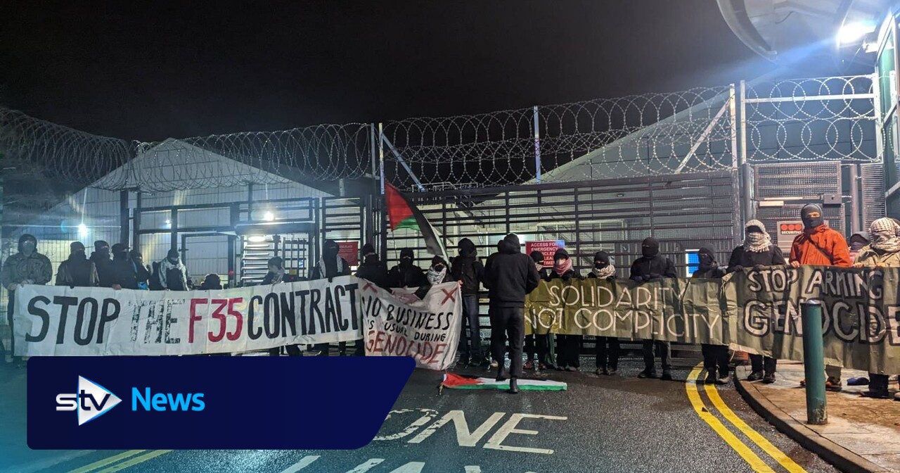Pro-Palestinian demonstrators blockade aerospace defence factory | STV News
