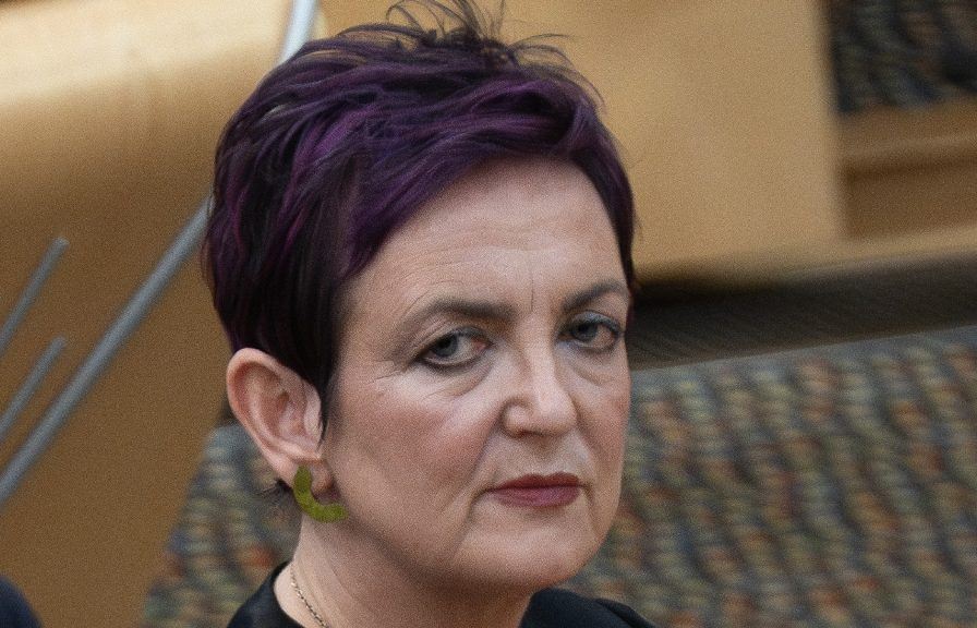 M77 reopens nine hours after car crash during early hours | STV News