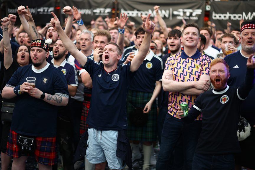 Edinburgh pubs allowed to open late for World Cup games | STV News