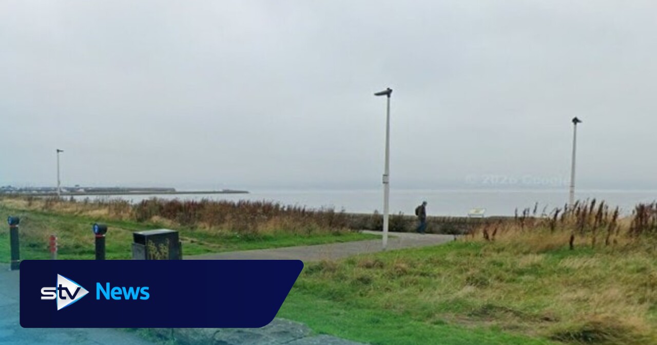 Body recovered from water near harbour in Edinburgh | STV News