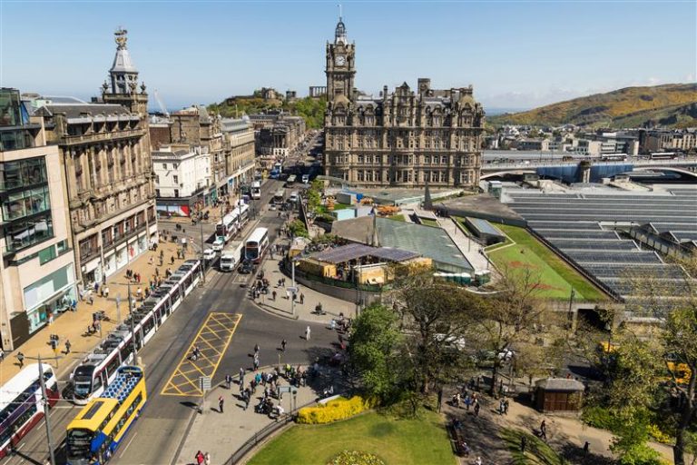 Teen arrested after police car chase on Princes Street in Edinburgh ...