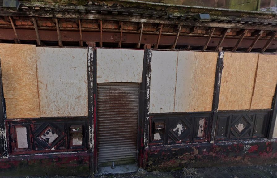 Rats and pigeons 'nesting' in derelict Stevenston pub | STV News