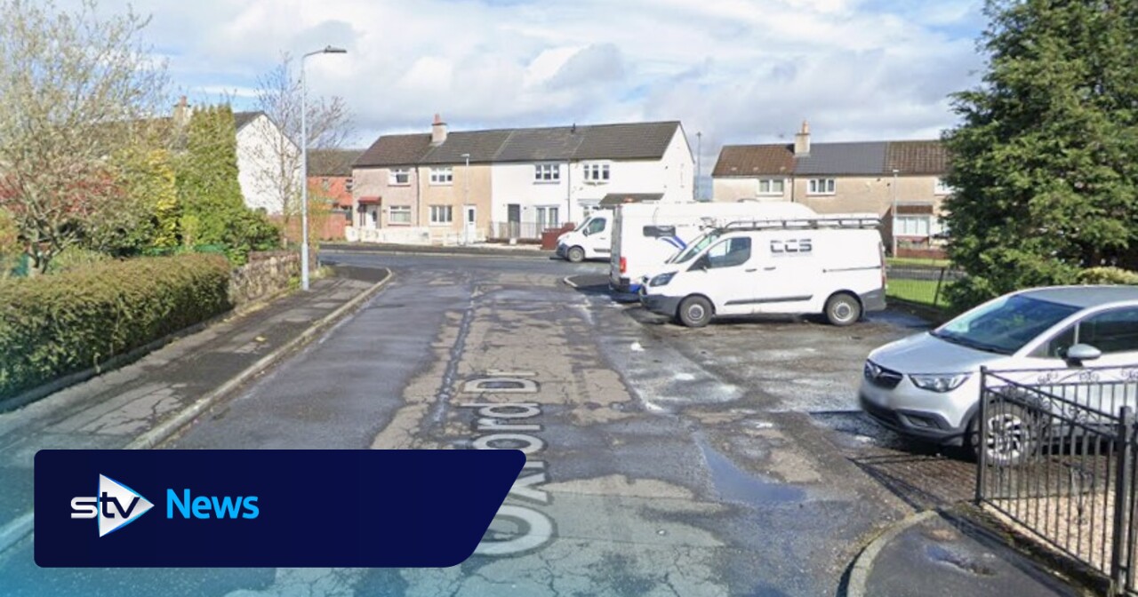 Street cordoned off after man seriously assaulted in Linwood | STV News